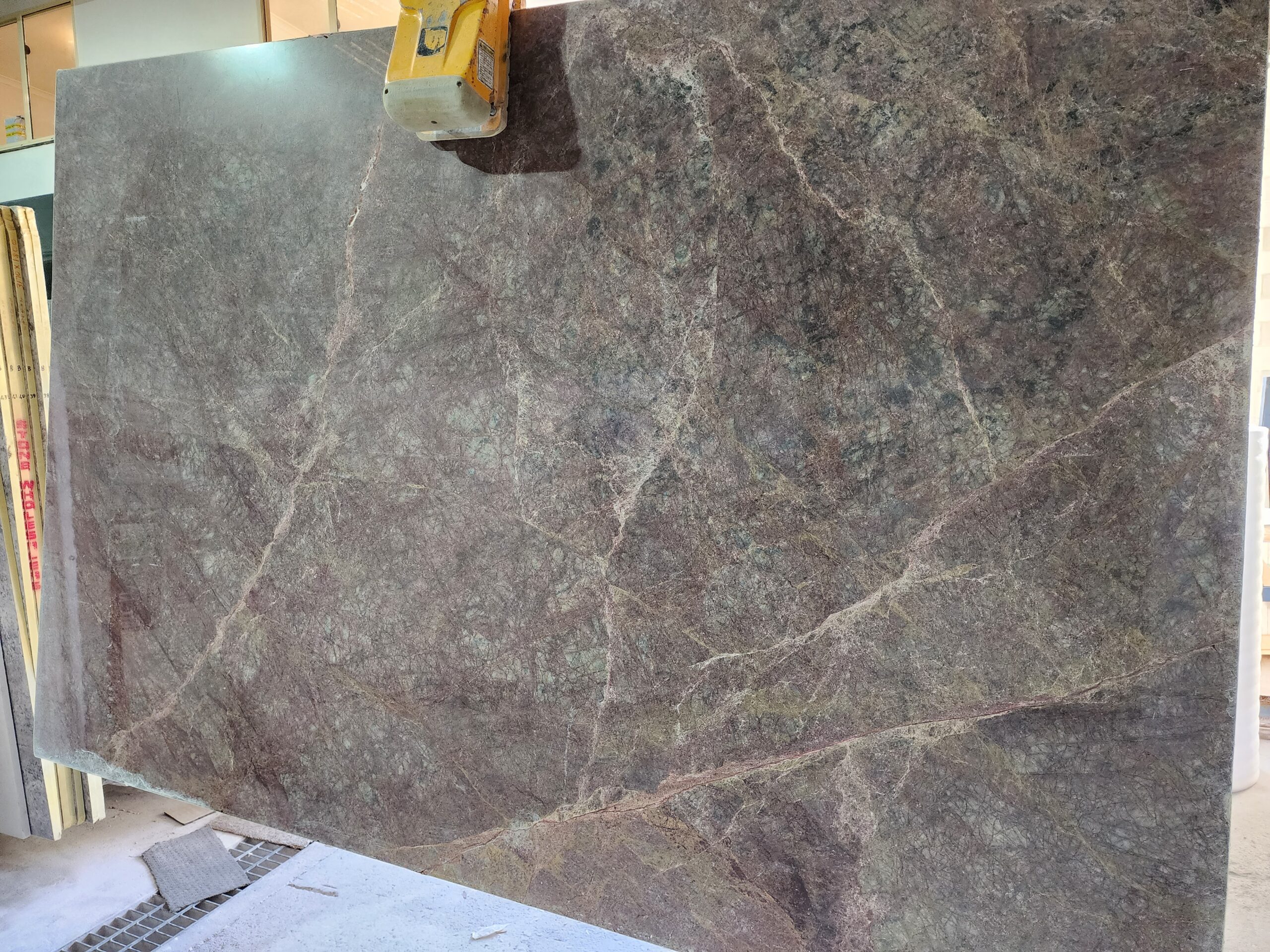 Roso Laguna Marble Slabs 20mm - Stone Wholesalers